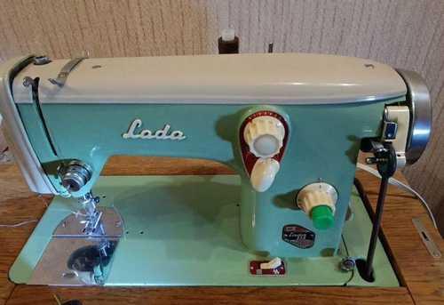 Швейная машина LADA 238 с тумбой