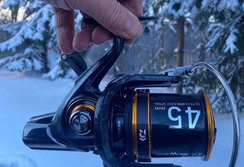 Катушка Daiwa 23 Emblem Surf 45 SCW QD