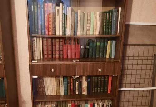 Шкаф витрина для книг