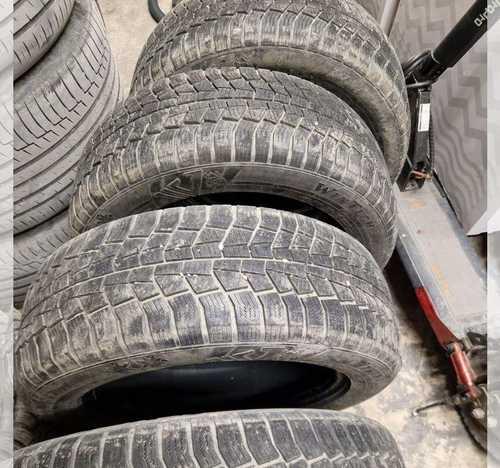 Viking Wintech 215/60 R17 96H