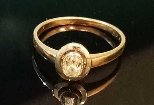 Кольцо с крупным бриллиантом