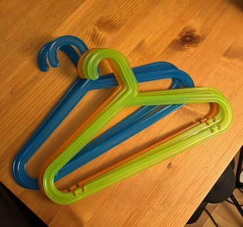 5 детских вешалок