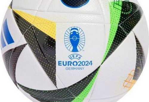 Футбольный мяч adidas евро 2024