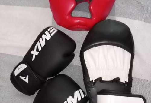 Боксерские перчатки,шлем и лапа