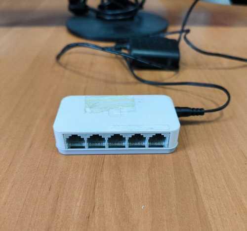 Коммутатор D-Link DES-1005C, неуправляемый