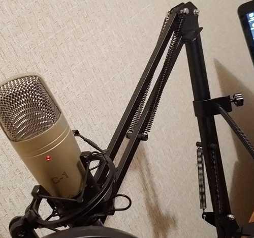 Студийный микрофон behringer c1