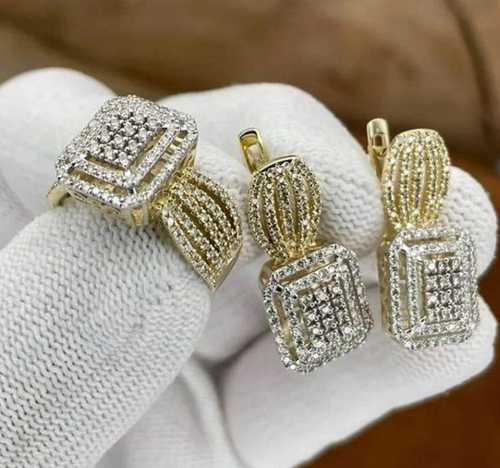 Золотой комплект с бриллиантами