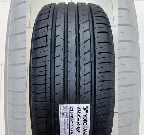 Yokohama BluEarth AE51 235/45 R17 97W