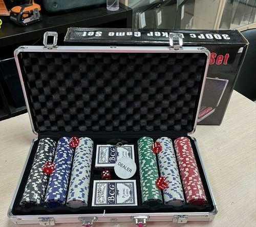 Покерный набор на 300 фишек новый
