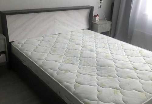 Кровать двухспальная с матрасом 160 на 180