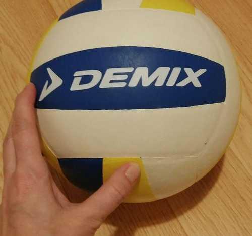 Волейбольный мяч Demix