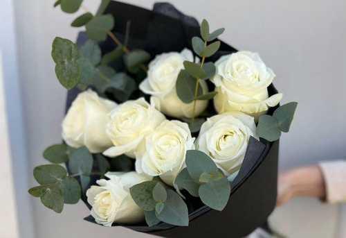 Букет цветов «Белое сухое» (розы в черном)