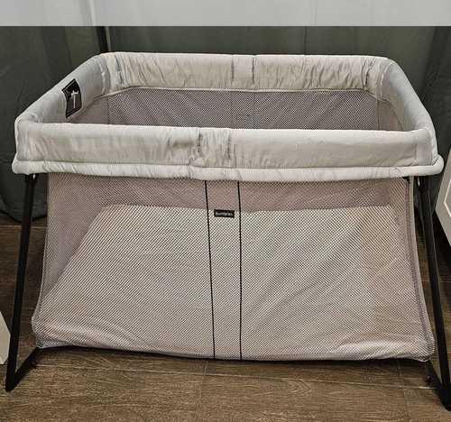 Манеж кровать BabyBiorn Travel Cot Light