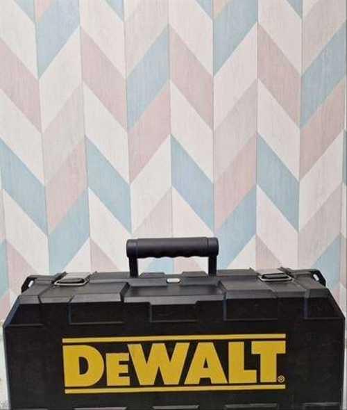 Продам болгарку dewalt D28136KD
