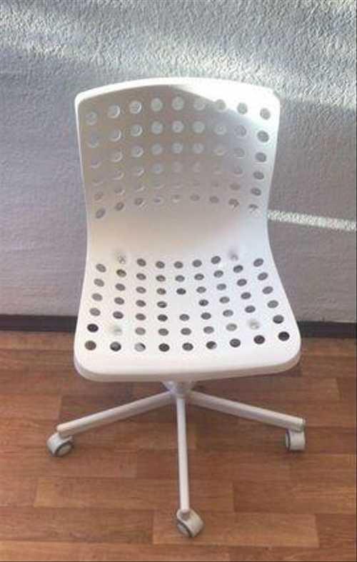 Кресло компьютерное икеа Сколберг пластик бел