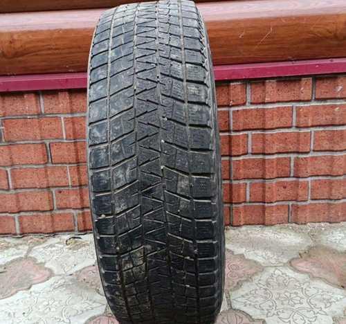 Bridgestone Blizzak DM-V1 215/70 R16