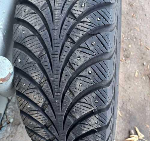 Sava Eskimo Stud 215/65 R16