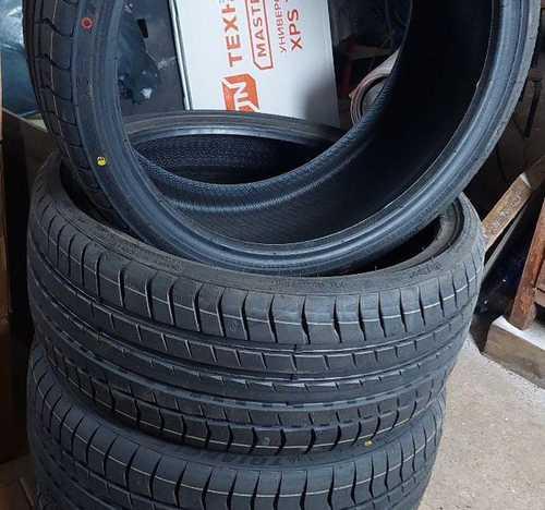 Triangle EffeXSport TH202 215/35 R18
