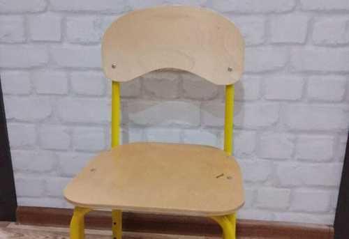 Регулируемый стул на металлическом каркасе