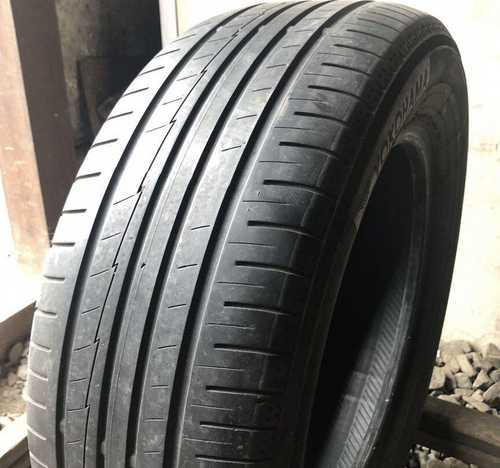 Yokohama BluEarth AE50 215/60 R16