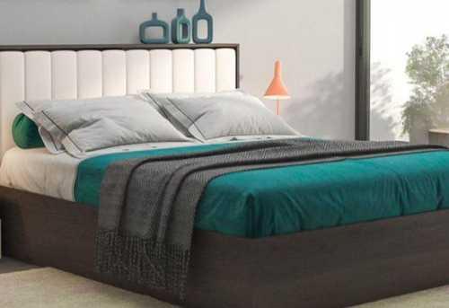 Кровать двухспальная(2 тумбочки) +матрац