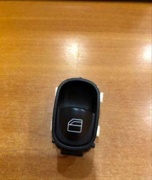 Кнопка стеклоподъемника Mercedes-Benz C-Class W203
