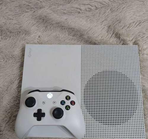 Xbox One S 1TB с геймпадом