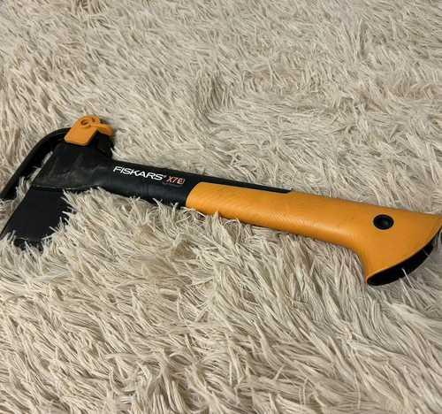 Топор fiskars x7