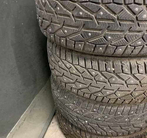 Tigar All Season 215/60 R17