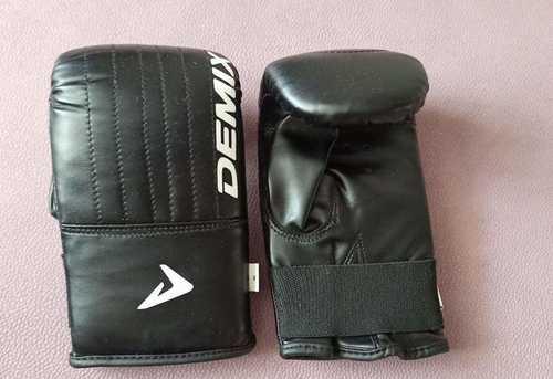 Боксерские перчатки, шлем и аксессуары