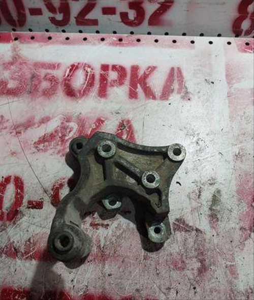 Кронштейн гура chery Cross B14