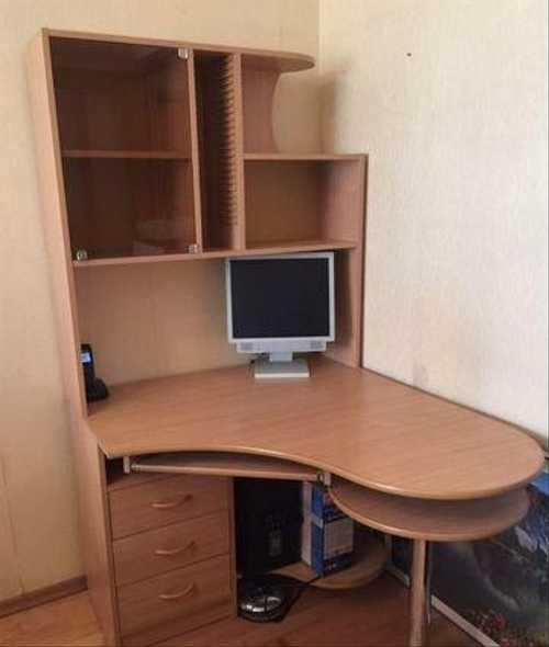 Компьютерный стол, рабочее место школьника