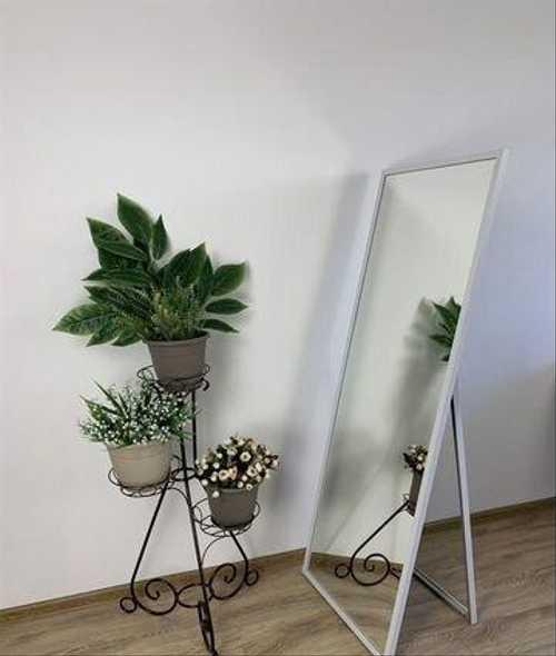 Зеркало напольное в белой раме