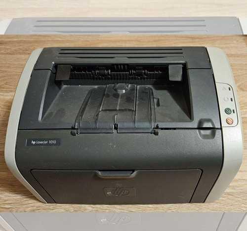 Принтер HP LaserJet 1010 (лазерный, USB, рабочий)