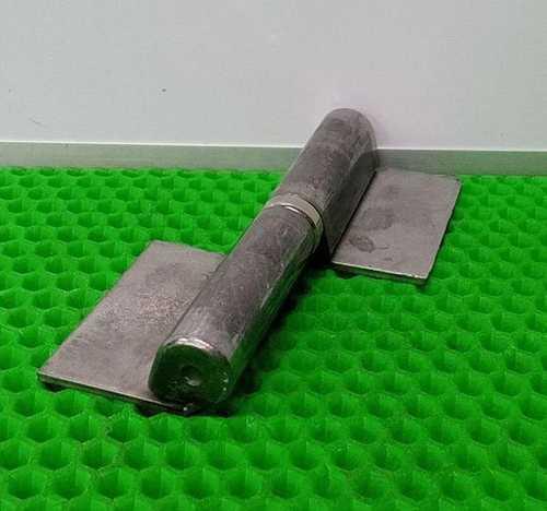 Гаражная петля на площадке Левша 140x20x47 левая