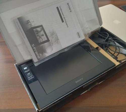 Цифровая фоторамка Sony S-Frame DPF-C1000