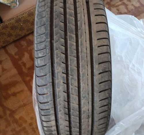Doublestar DSU02 235/45 R17