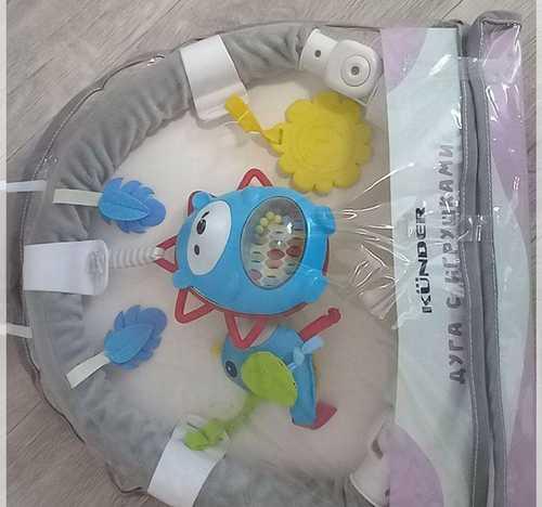 Дуга с игрушками развивающая на коляску, кроватку