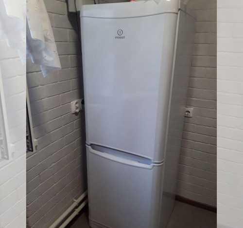 Холодильник Indesit B16NF 0.25 бу