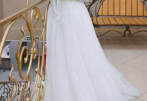 Свадебное платье со шлейфом размер 40-42