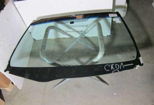 Стекло лобовое Toyota Prius Alpha 1