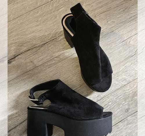Босоножки Stradivarius