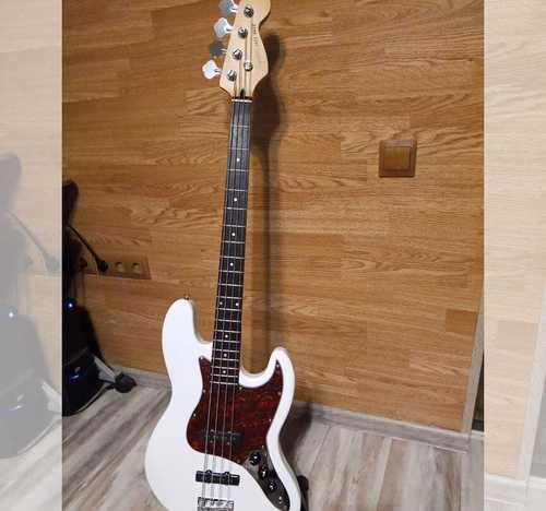 Бас гитара fender squier jazz bass