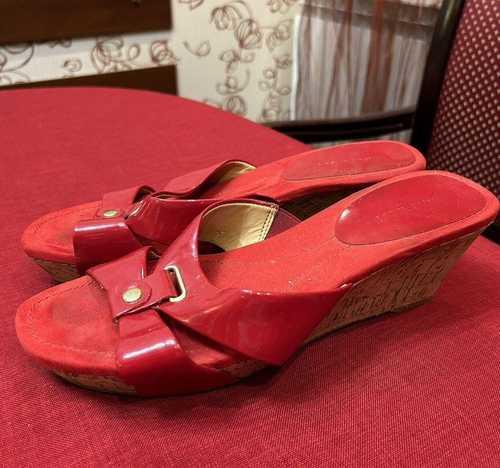 Босоножки на танкетке Nine West