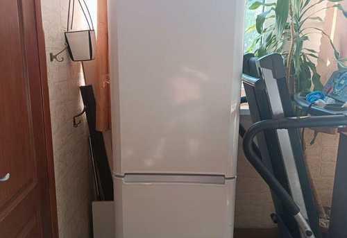 Холодильник бу Indesit рабочий