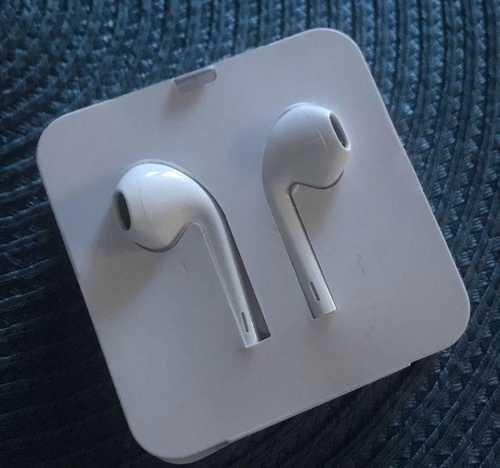 Новые наушники earpods lightning