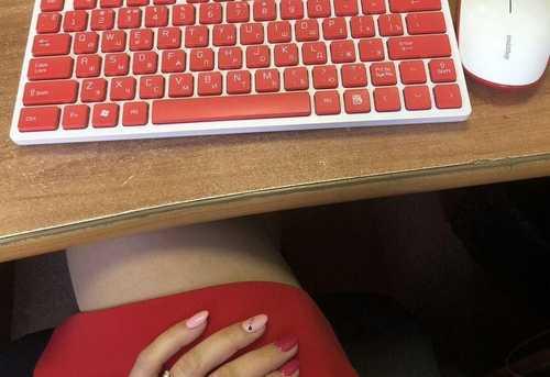 Беспроводная красная клавиатура и мышь