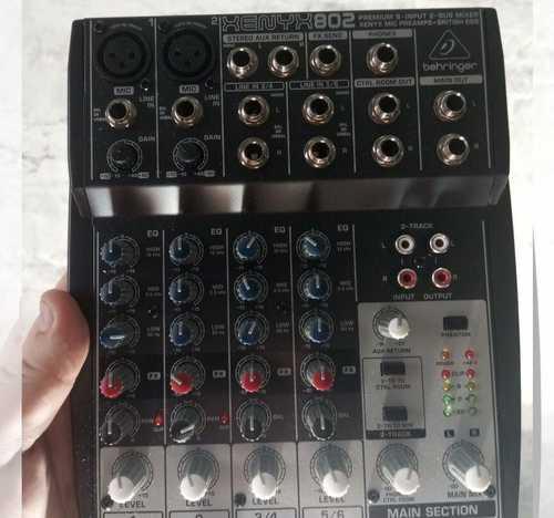 Микшерный пульт Behringer xenyx 802