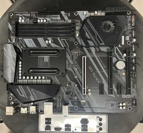 Материнская плата gigabyte X570 UD