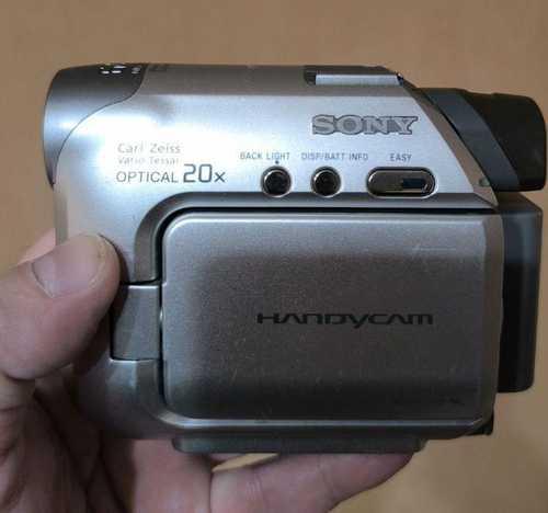 Видеокамера Sony Handycam DCR-HC17E